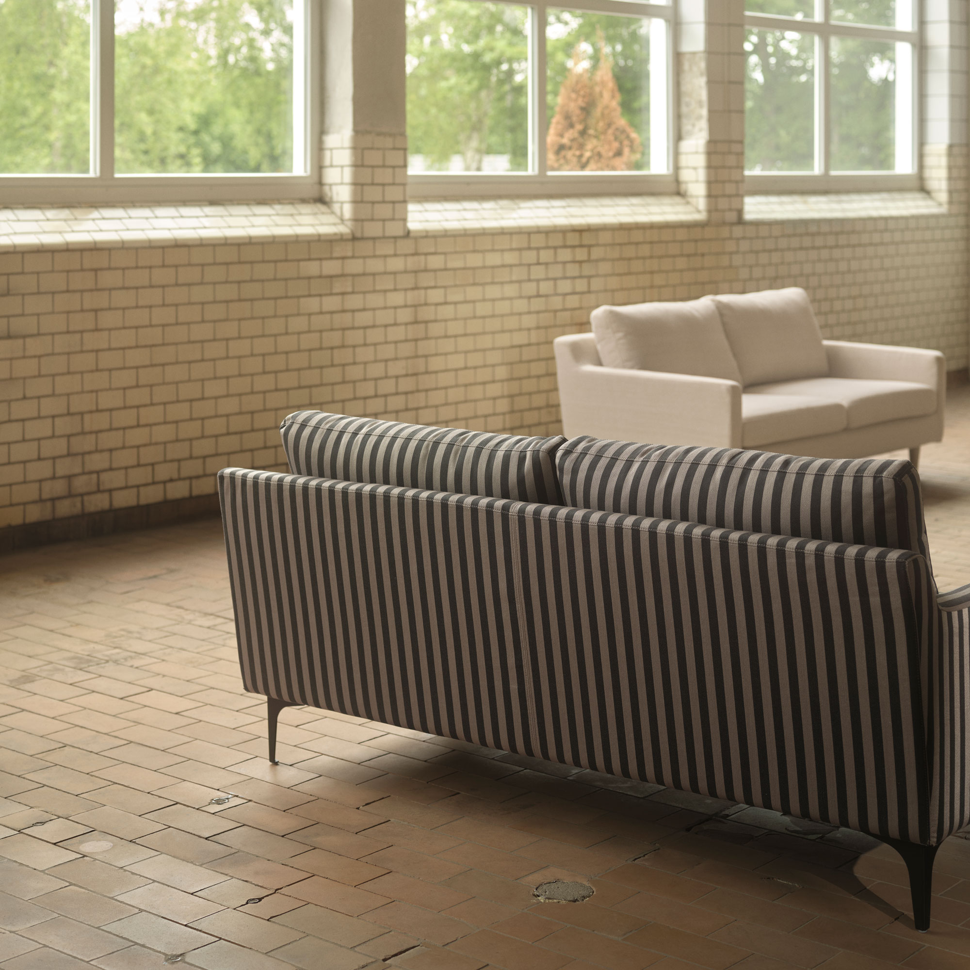 Anna Gestreift - Straight Latte Black - SOFACOMPANY