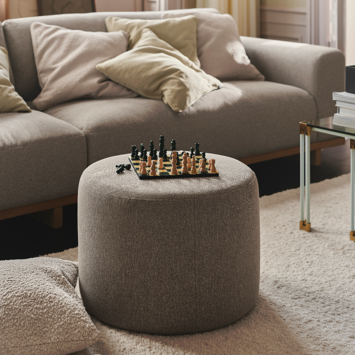 Puffer og fotskamler. Oppdater stuen med en rund puff