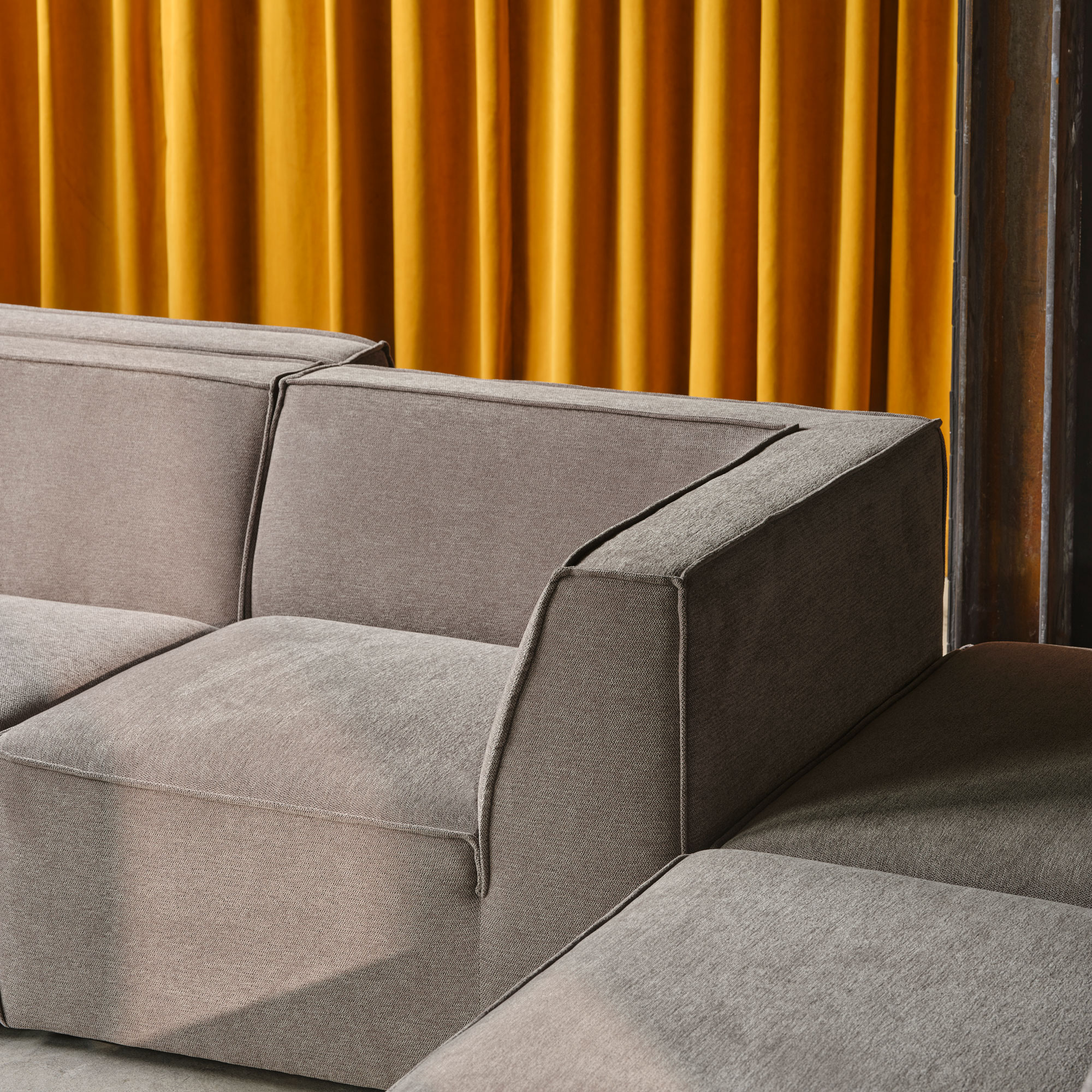 Dane, modulaire 4-zitsbank met hocker Bruin - Impression Greige - SOFACOMPANY